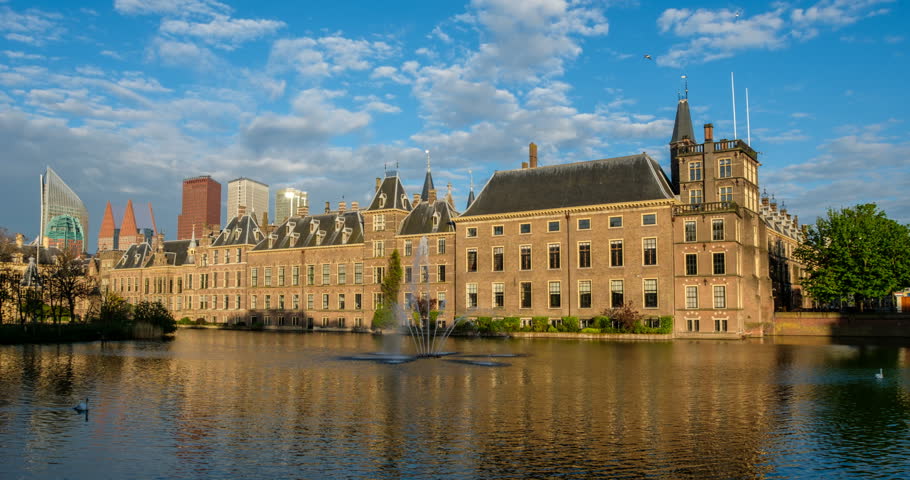 Hofvijver and the buildings of the Dutch parliament in the Hague ...