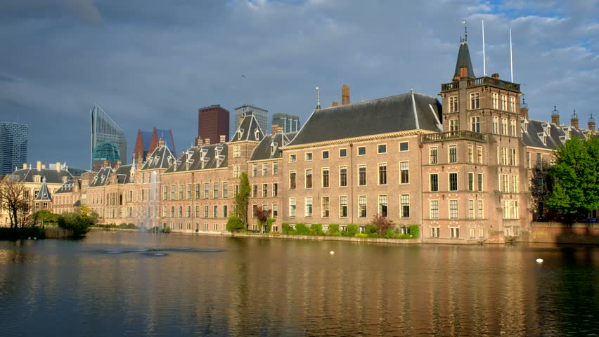 Hofvijver and the buildings of the Dutch parliament in the Hague ...