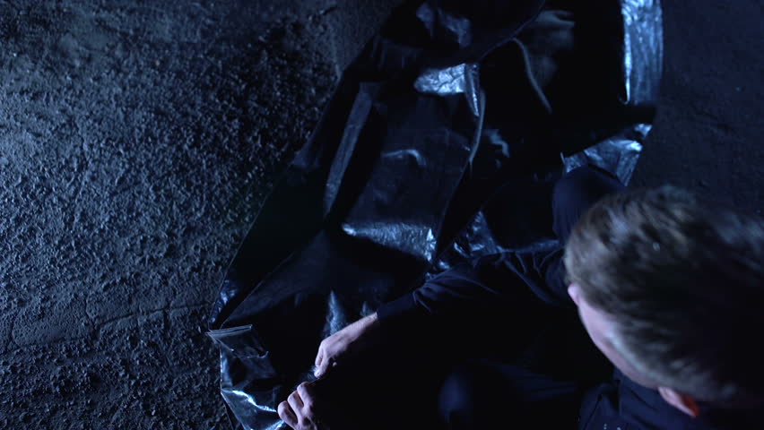 Detective Zipping Body Bag with Stock Footage Video (100% Royalty-free ...