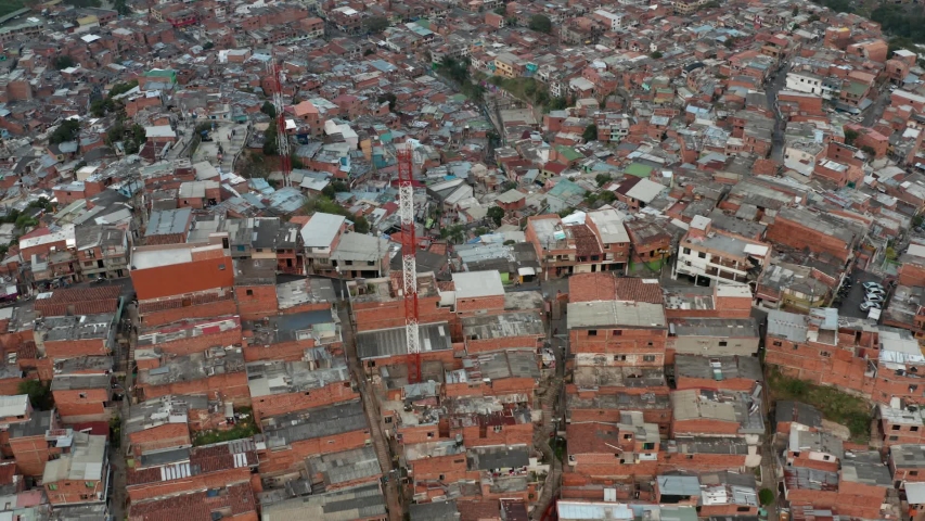 Meadow in the middle of the town image - Free stock photo - Public ...