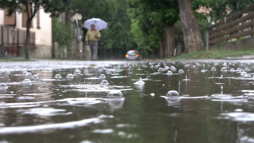Rain Falling In The Puddle And Create Bubbles That Burs,raindrops ...
