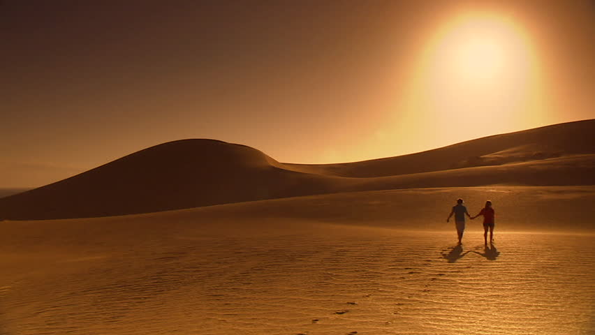 Videoclip de Long shot of two people walking off | Shutterstock