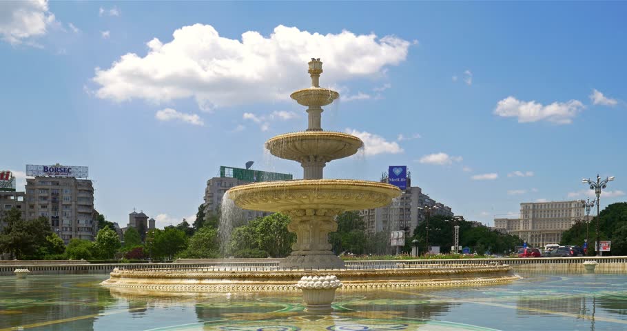 BUCHAREST, ROMANIA - JUNE 15, 2016: Union Square Fountain And House Of ...