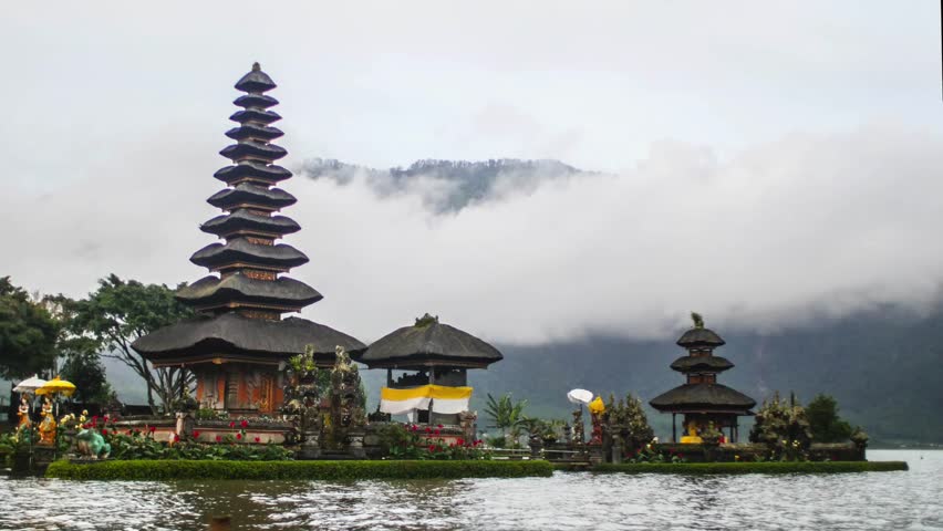 4K Timelapse Movie Sunrise Of Pura Ulun Danu Bratan Temple, Bali ...