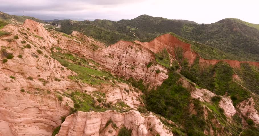 4k Flying Above Red Rocks Vidéos de stock (100 % libres de droit ...