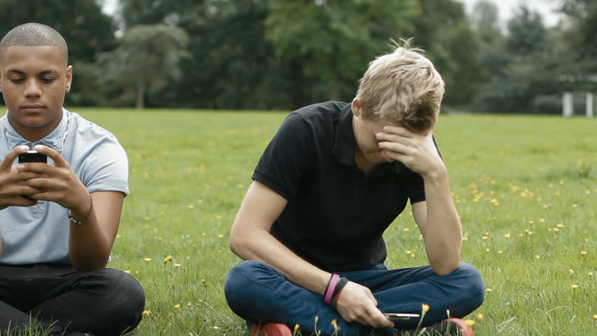 Teens On Cell Phones - Teenagers All Texting Or Playing Games On Their ...